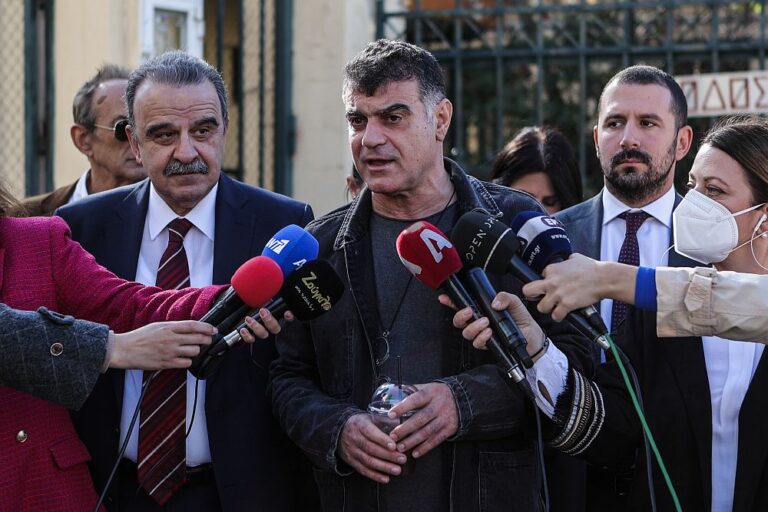 Ο Βαξεβάνης “έδωσε” Μαξίμου για Predator και ΕΥΠ, στον Εισαγγελέα! Νέες ...