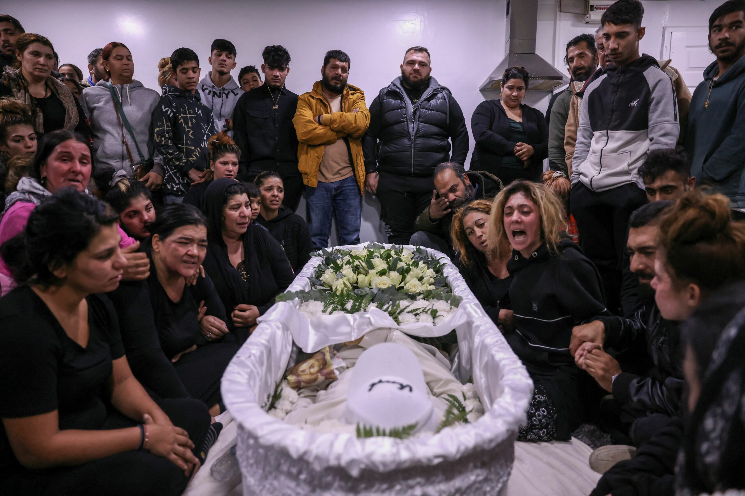 Αποκάλυψη: Απόπειρα αυτοκτονίας από τη νεαρή σύζυγο του 16χρονου Ρομά ...